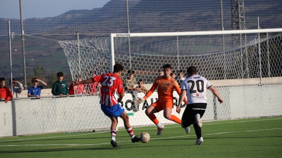 El CF Tremp s'endú el «clàssic» del Pallars amb un final d'infart